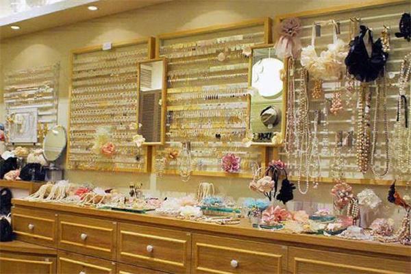 伶俐饰品加盟费多少钱_伶俐饰品加盟费低至15.7万元_伶俐饰品加盟怎么样_Lenle伶俐饰品店招商电话，开启创业新篇章，商机无限等你来！_加盟 ...