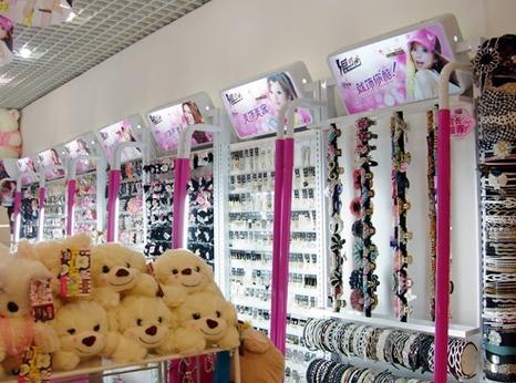 伶俐饰品加盟费多少钱_伶俐饰品加盟费低至15.7万元_伶俐饰品加盟怎么样_Lenle伶俐饰品店加盟：开启创业新篇章，赢在美丽事业_加盟星百度 ...